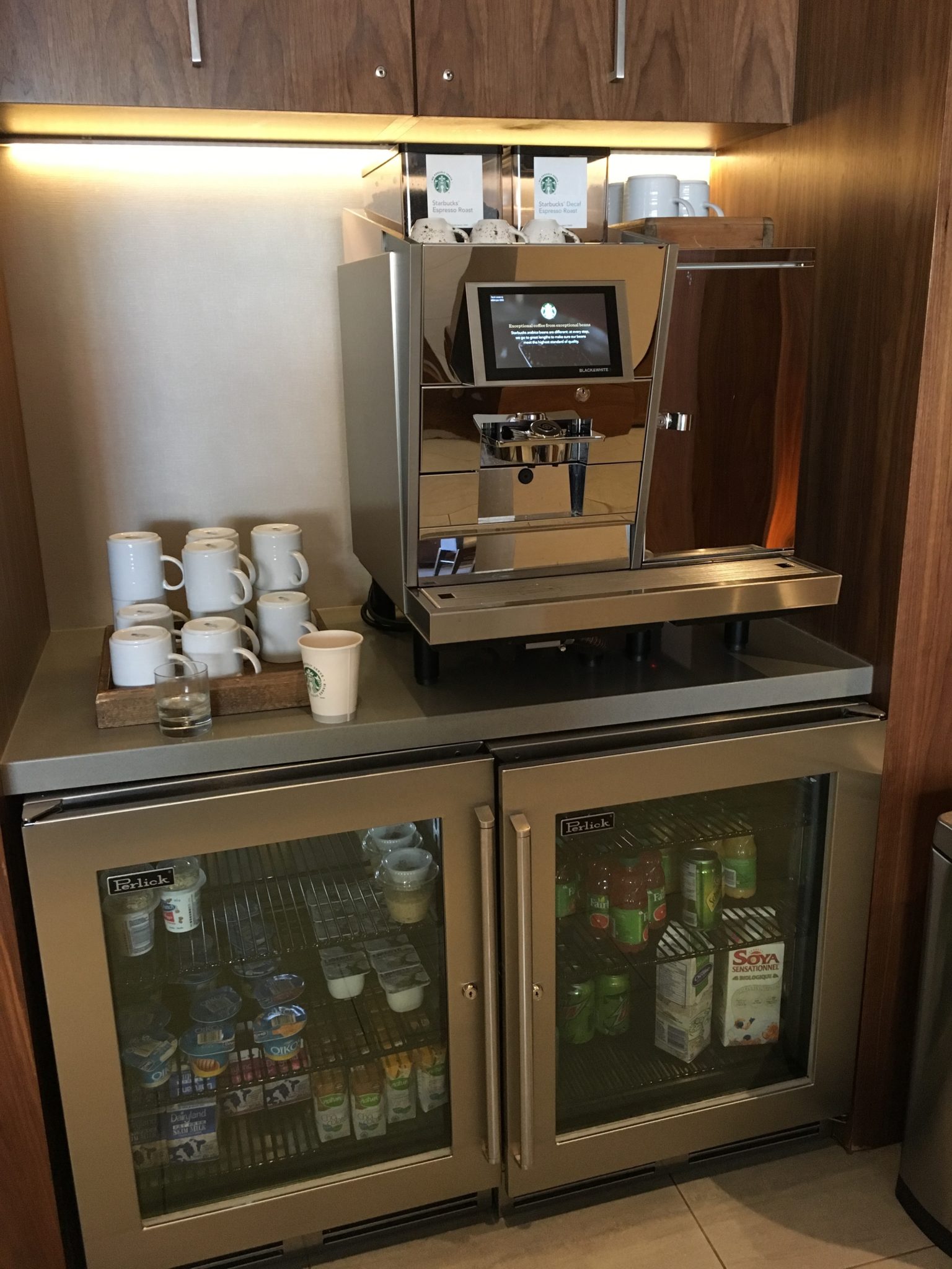 Review: M Club Lounge at Calgary Marriott Downtown Hotel - Flying High ...