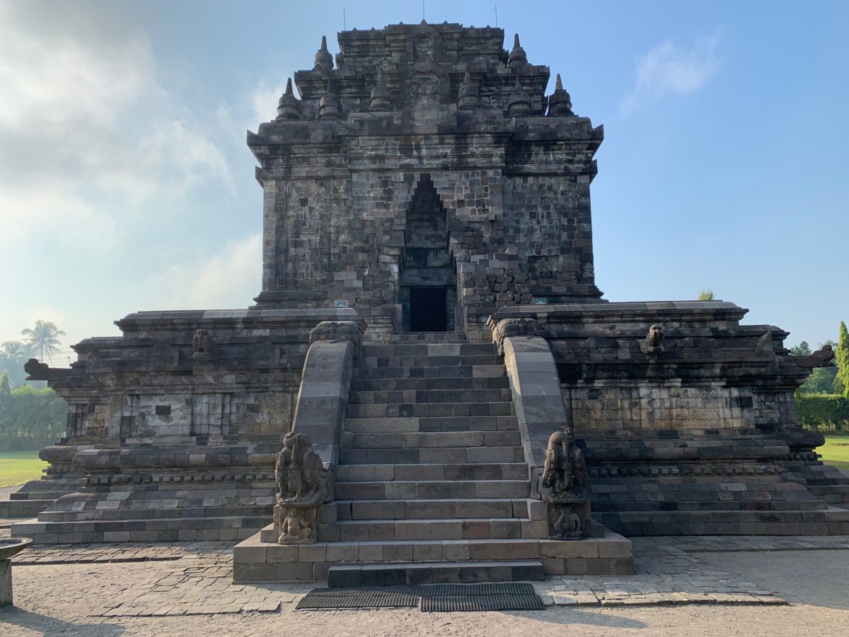 Visiting The Mendut And Candi Pawon Temples (Yogykarta, Indonesia ...
