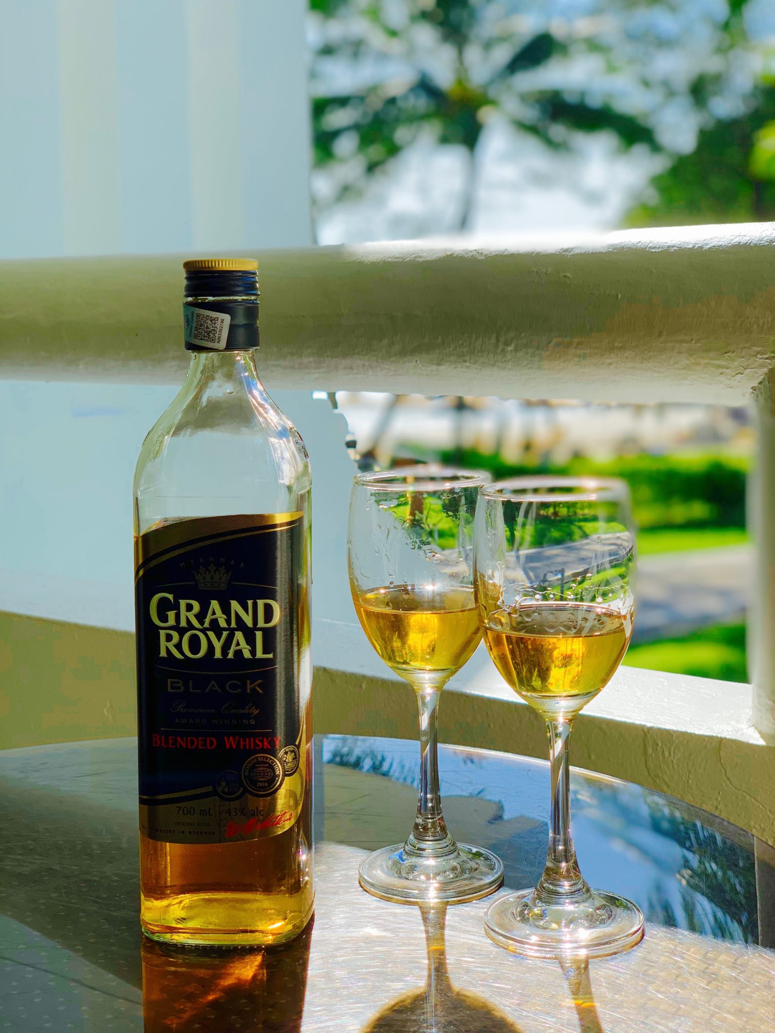 Review: Grand Royal Black [Blended Whisky] (Myanmar) - Flying High On ...